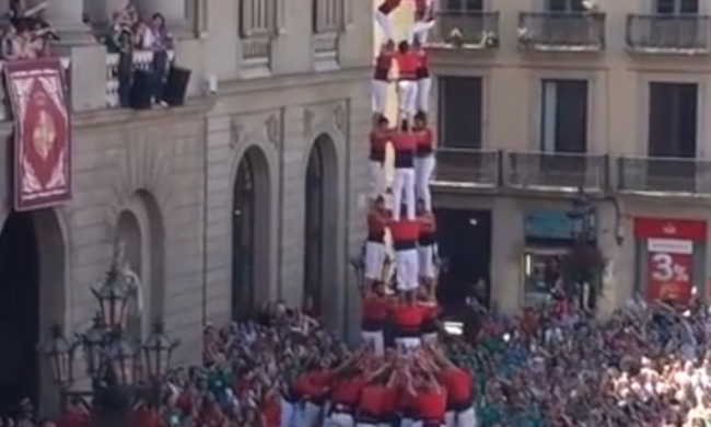 신기록 달성에 실패한 인간피라미드 | NTD Korea